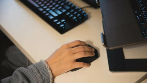 9 Steps to Best Protecting Your Photos Online in 2025