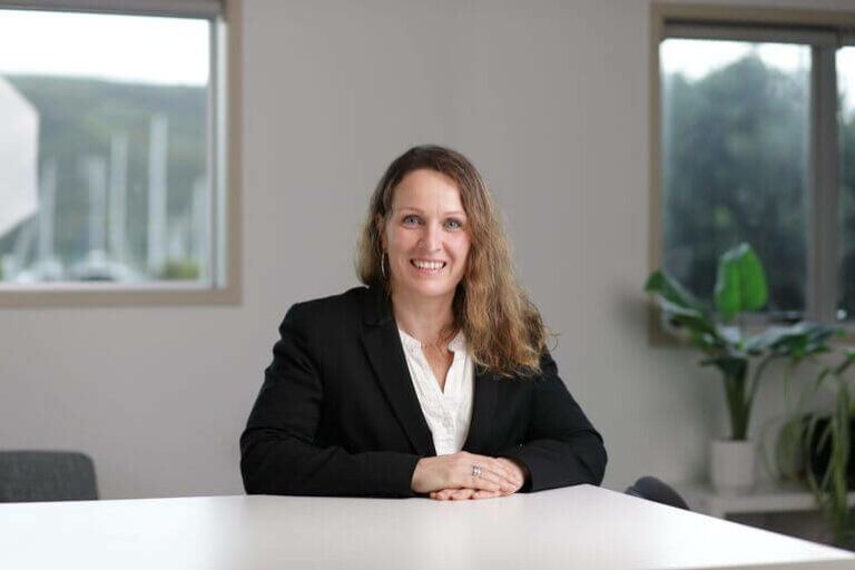 How to Edit Hair in Pictures (Photoshop Tutorial)